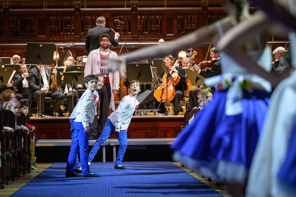 Začíná cyklus koncertů FOK pro rodiny s dětmi Orchestr na dotek ...